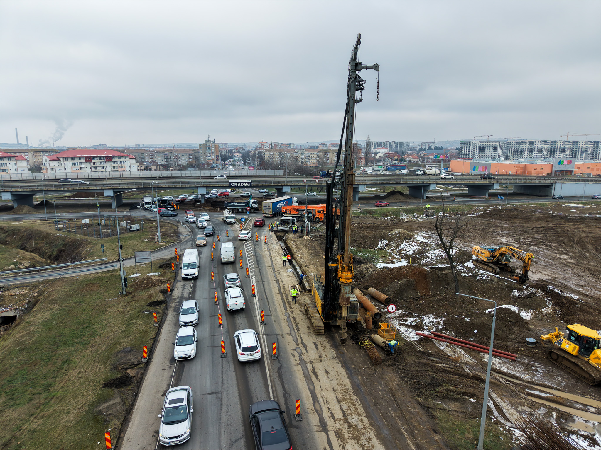 Au început lucrările la Pasajul subteran Jumbo din Oradea. Se forează ...
